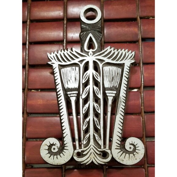 Unbranded | Dining | Vintage Pennsylvania Dutch Cast Iron Trivet Brooms ...